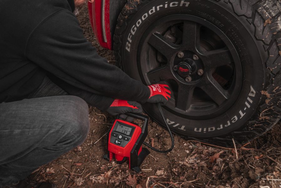 MILWAUKEE M12 SUB COMPACT TYRE INFLATOR - BARE UNIT - M12BI-0