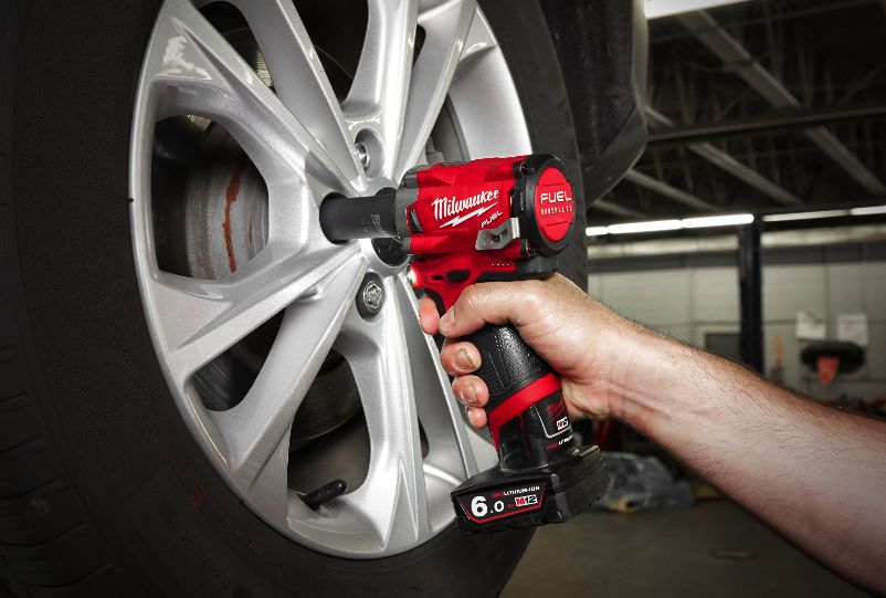 MILWAUKEE M12 FUEL SUB COMPACT 3/8 INCH IMPACT WRENCH KIT - M12FIW38-202B