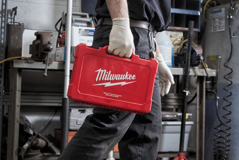 MILWAUKEE 3/8 RATCHET AND SOCKET SET METRIC - 32 PC