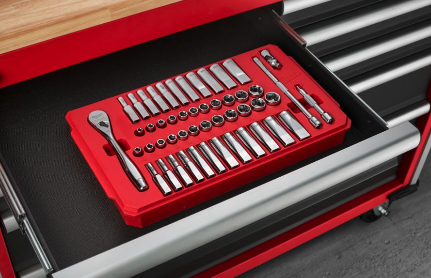 MILWAUKEE 3/8 RATCHET AND SOCKET PACKOUT SET - 32 PC