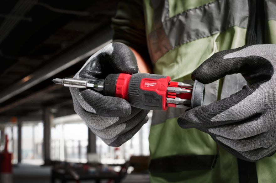 MILWAUKEE 8 IN 1 COMPACT RATCHETING MULTI-BIT SCREWDRIVER